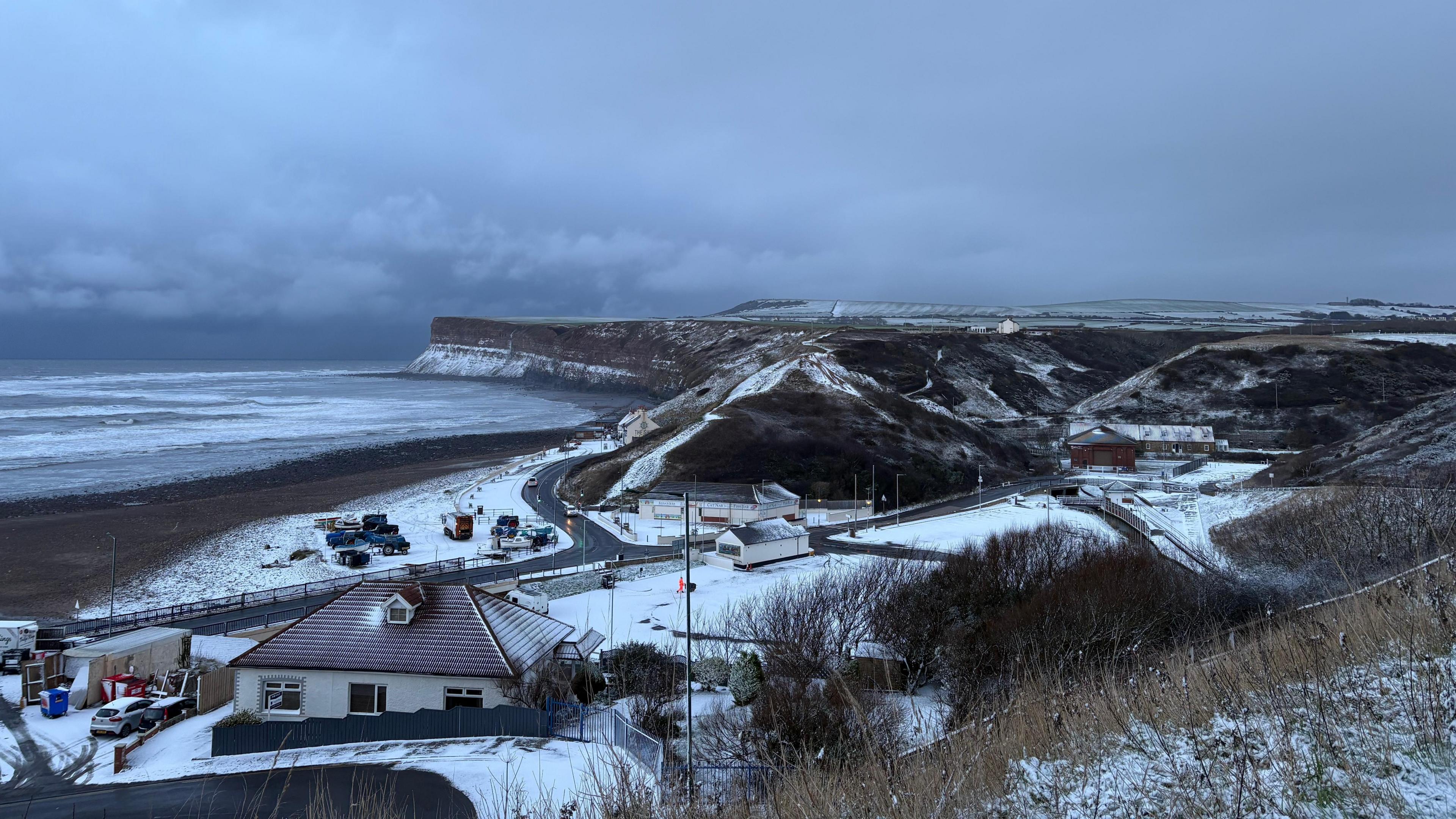 Photos of north-east England enjoying third day of snow - BBC News
