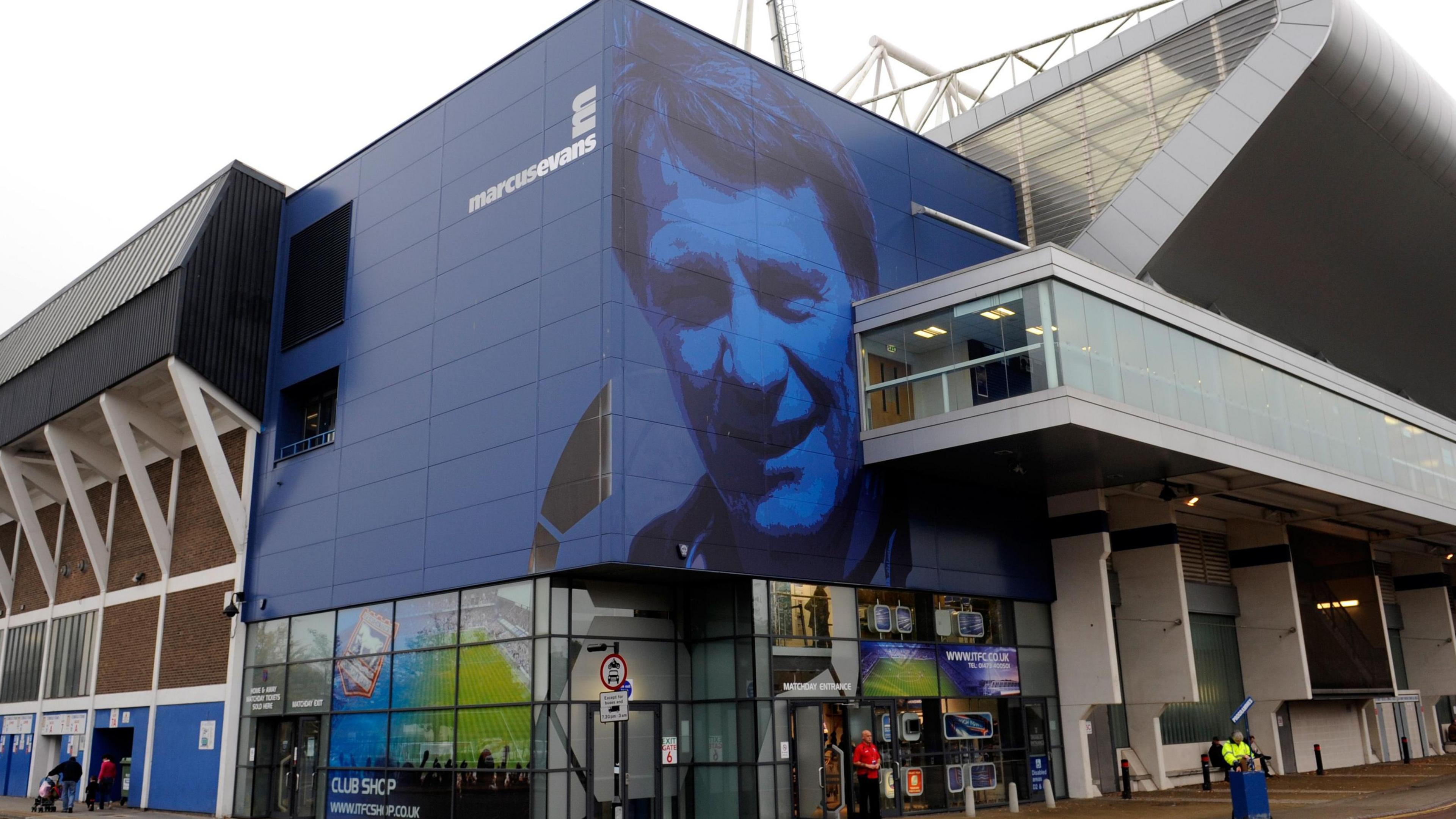 Sir Bobby Robson: Ipswich update former manager's image above club shop ...