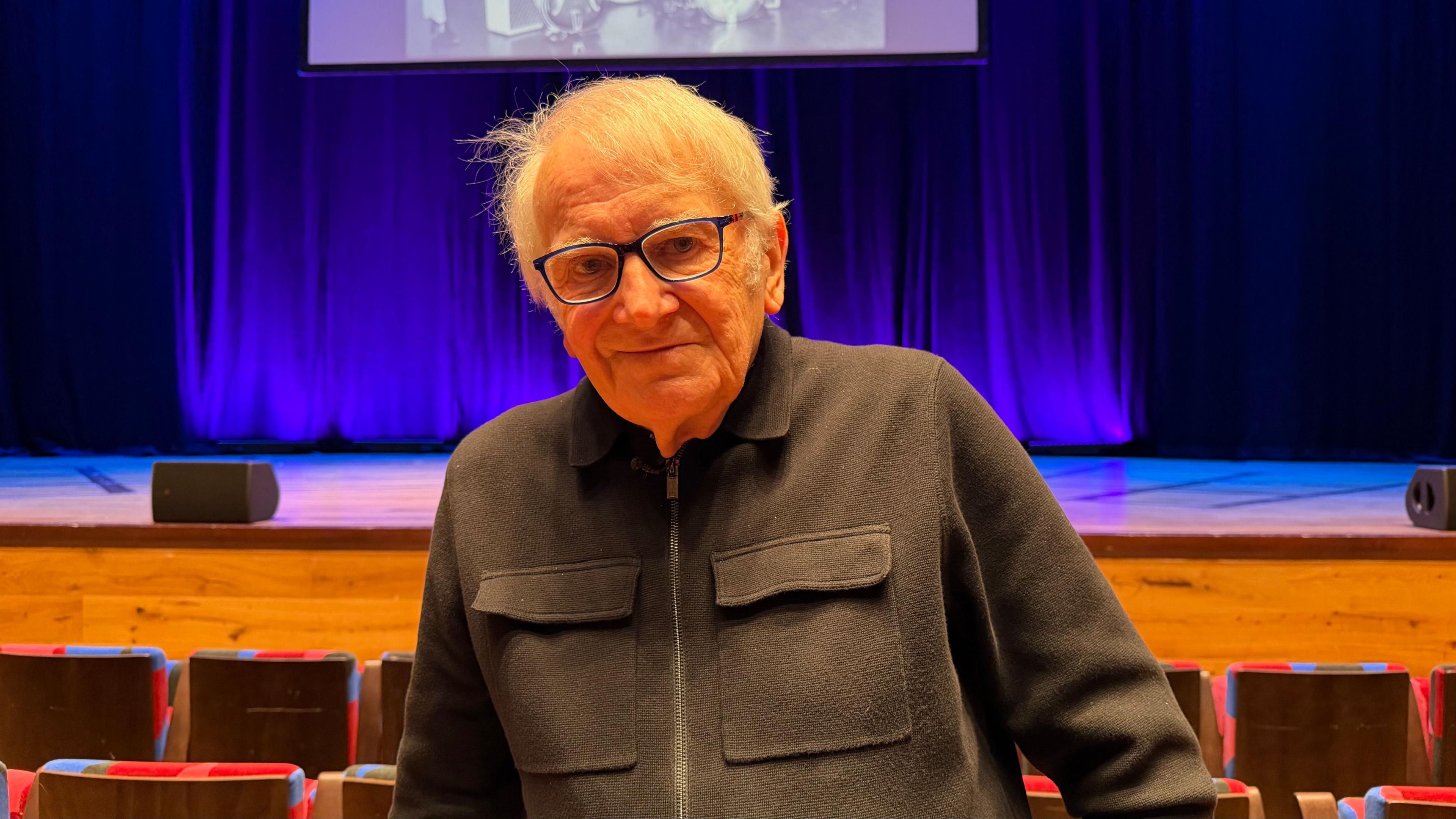 Rock 'n' roll musician Ricky Ford retires after 70-year career - BBC News