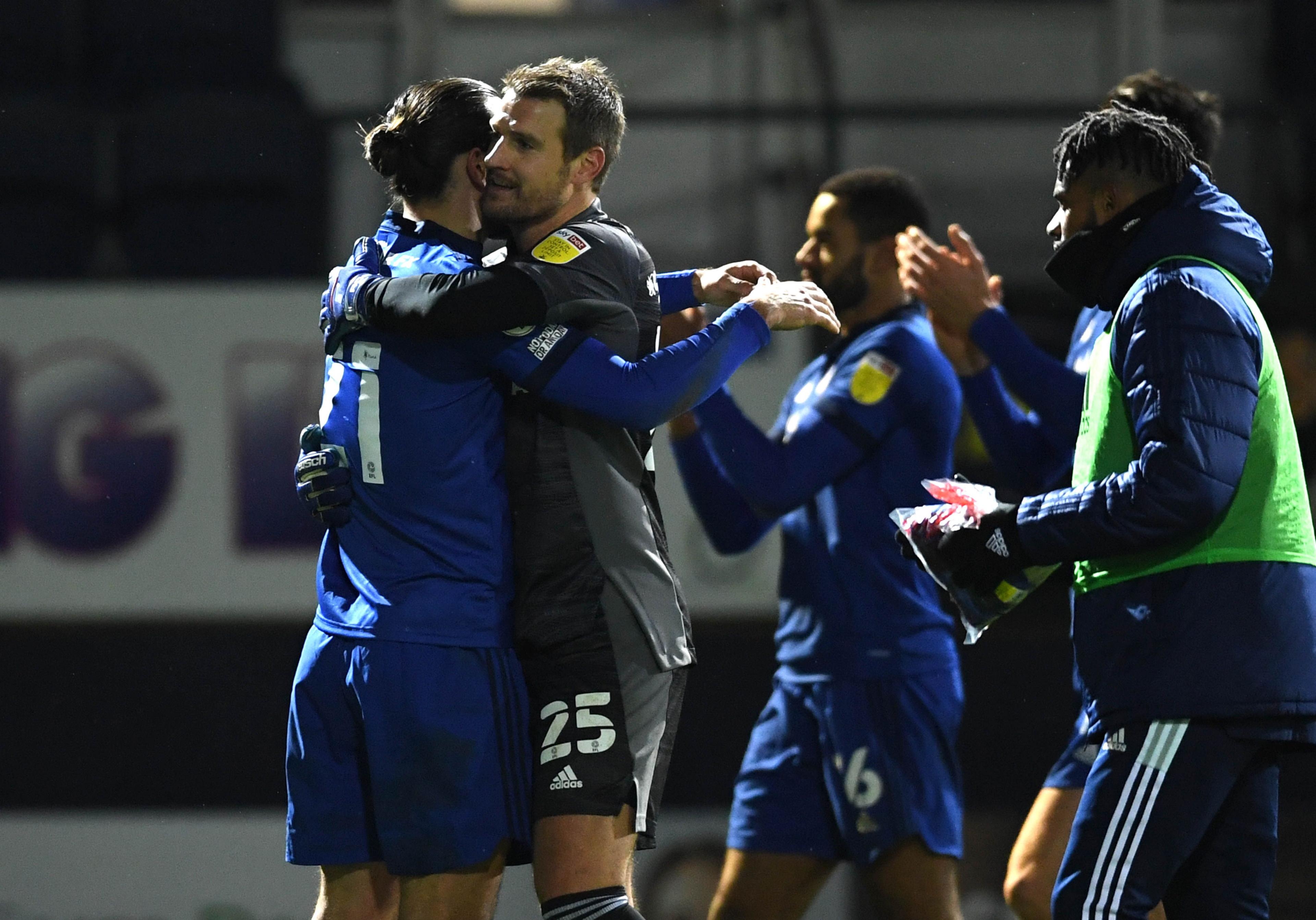 Former Cardiff City goalkeeper Alex Smithies calls time on career - BBC ...