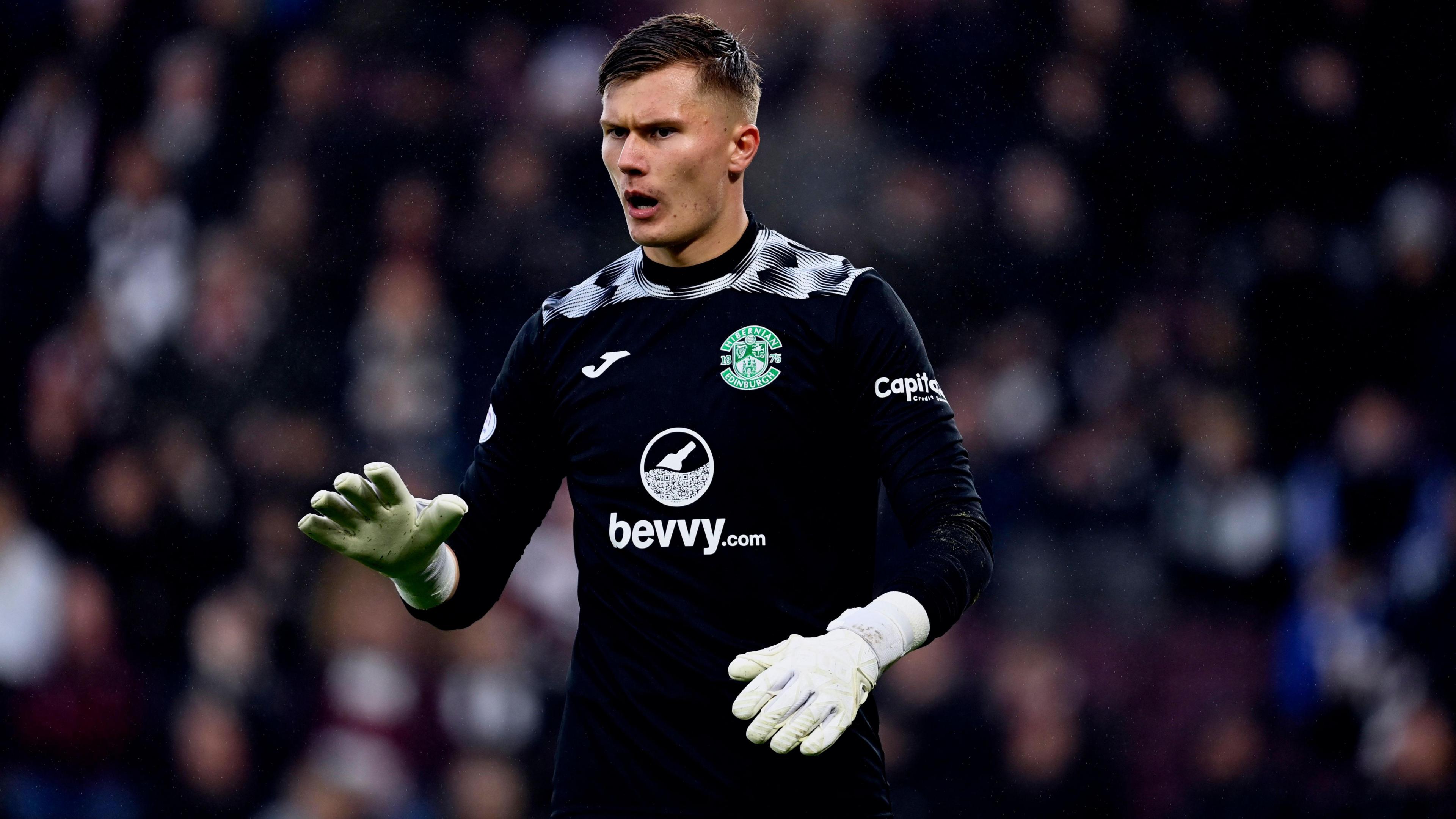 Boruc joins Arbroath on loan - BBC Sport