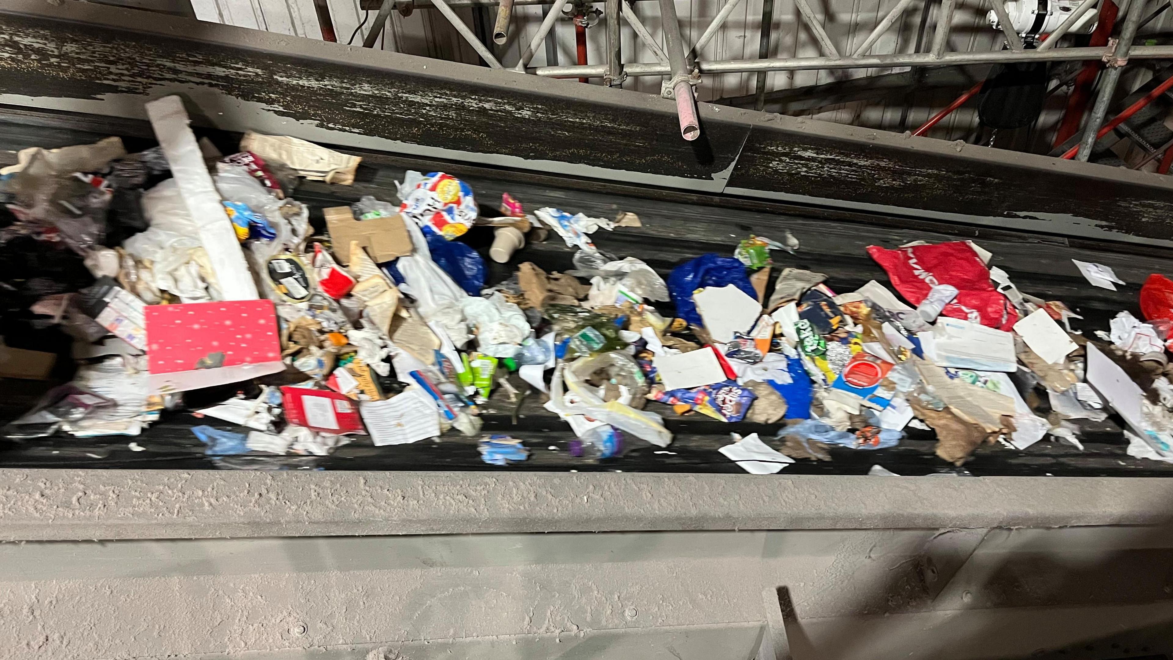 Rubbish and recycling: Can London finally clean up its act? - BBC News