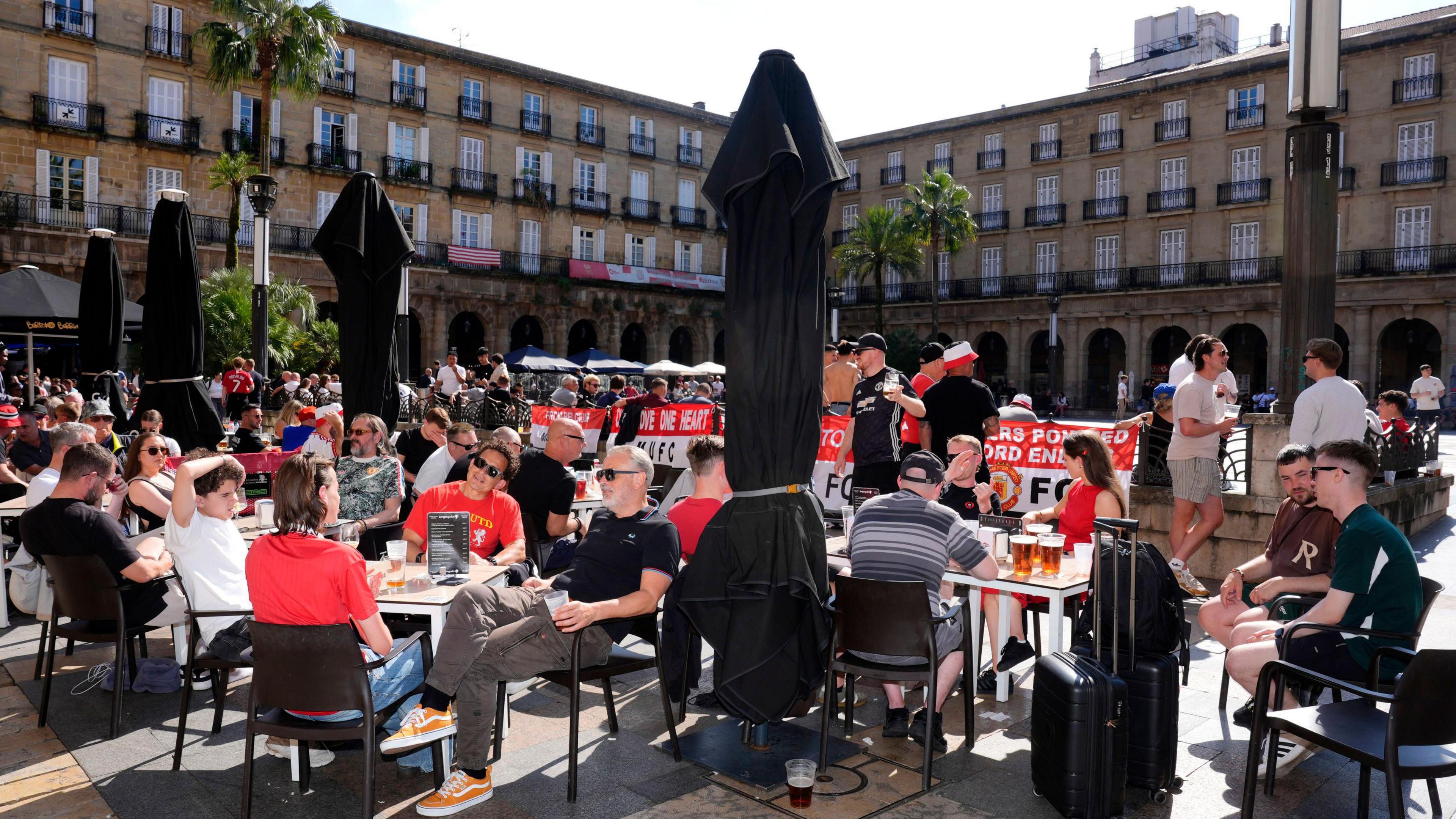 Man Utd: Fans soaking up the Bilbao sun - send in your pictures - BBC Sport