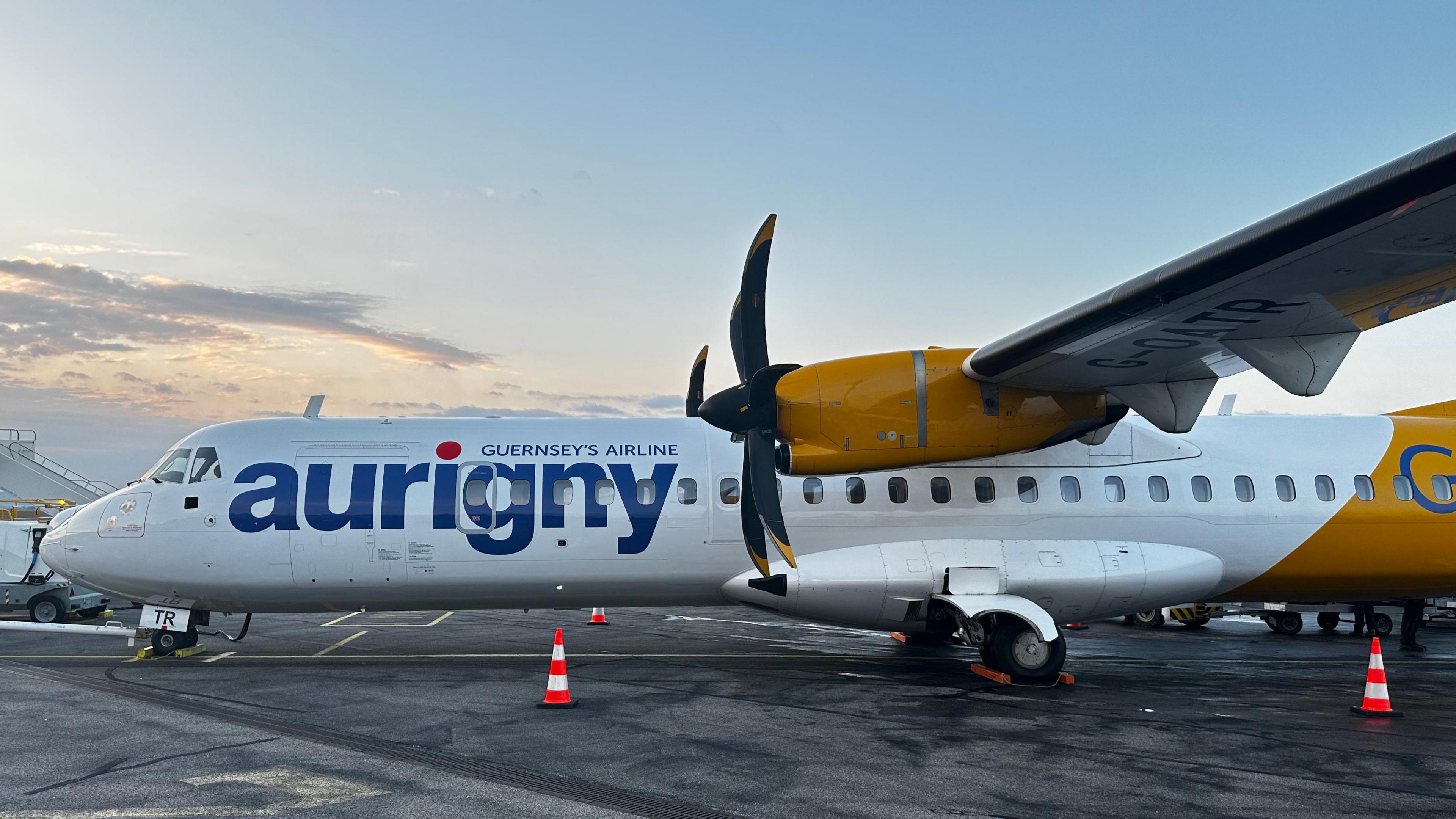 Guernsey's airline Aurigny reduces inter-island fares - BBC News