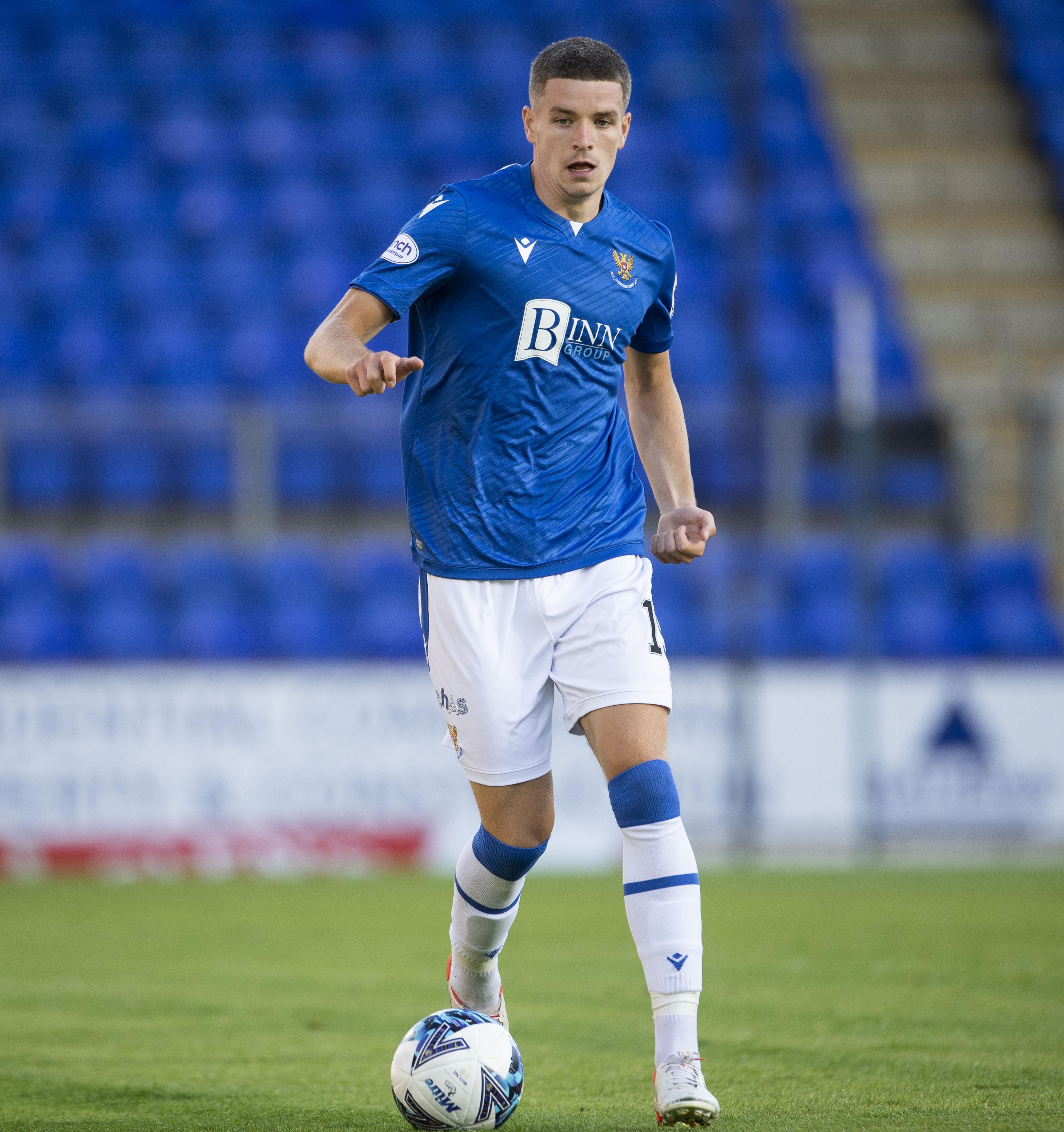 Gilmour joins Cove on loan - BBC Sport