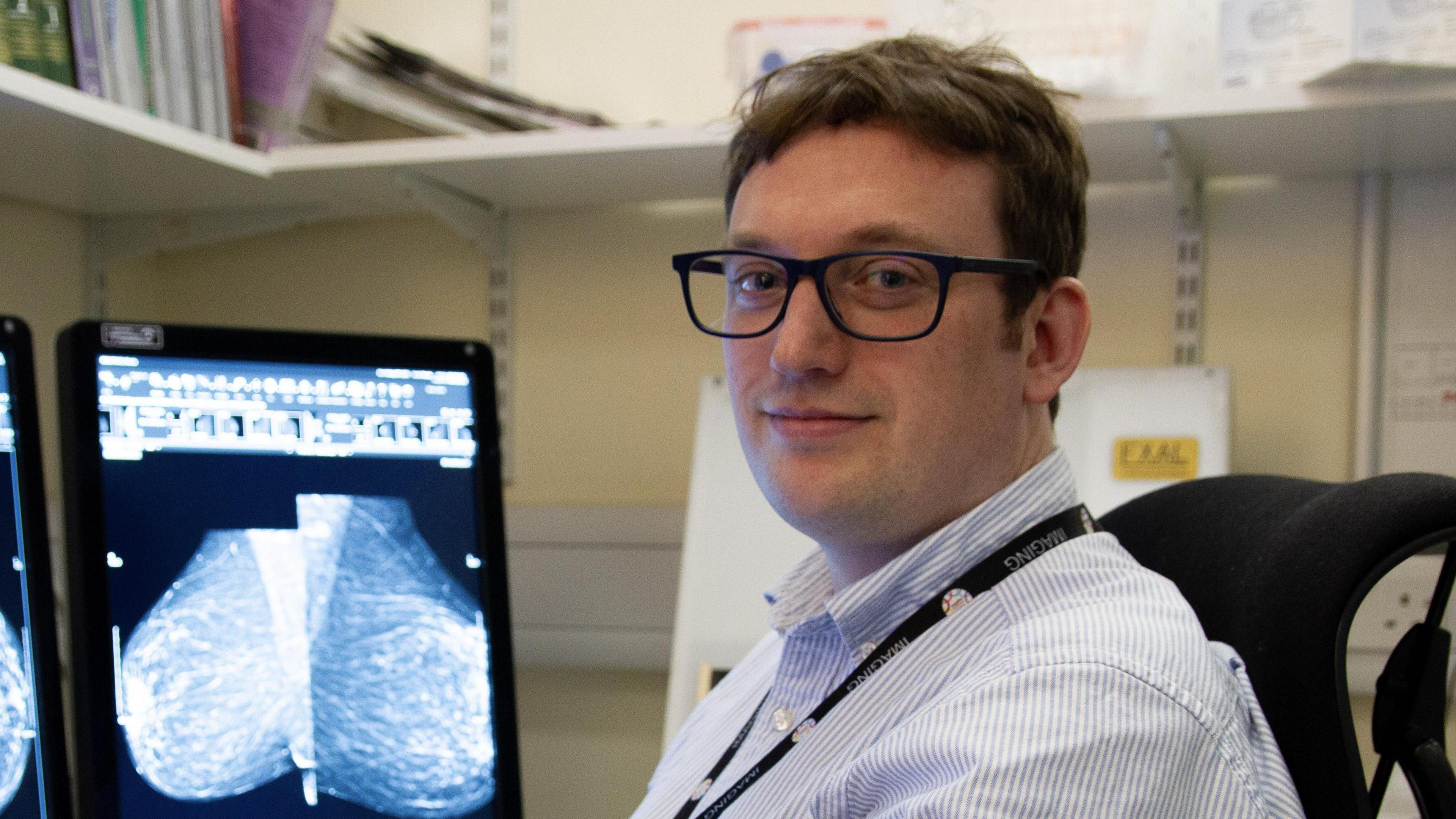 Trial in Cambridgeshire to diagnose breast cancer earlier - BBC News