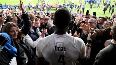 Decimal Day 1971: New coins replace pounds, shillings and pence - BBC