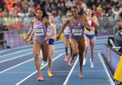 GB's Amber Anning wins 400m world indoor gold - BBC News