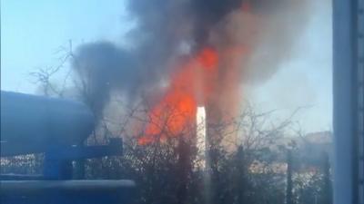 Fire crews tackle building blaze in Nottingham - BBC News