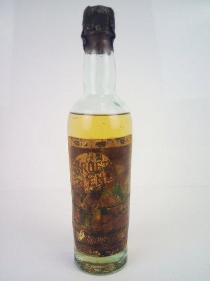 Dumfriesshire soldier's unopened World War One whisky for sale - BBC News