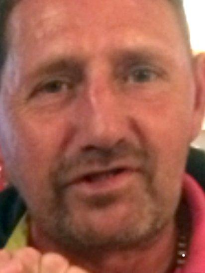 Colin Lindsay killing: Man, 46, charged with murder of loyalist - BBC News