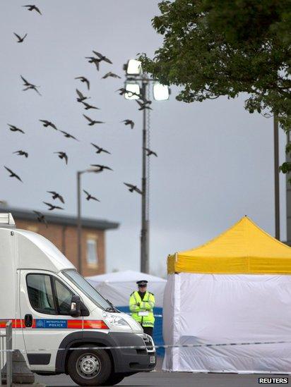 In pictures: Response to Woolwich attacks - BBC News