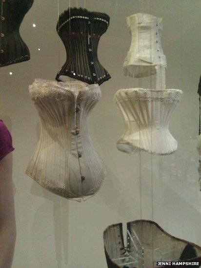 In pictures: The Oxford Conference of Corsetry - BBC News