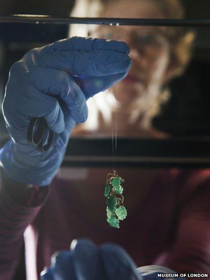 In pictures: The Cheapside Hoard - BBC News