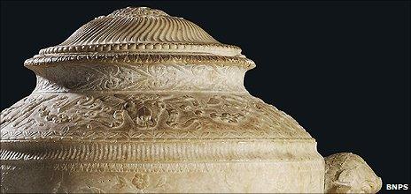 Roman urn fetches £370,000 after life as a lamp - BBC News