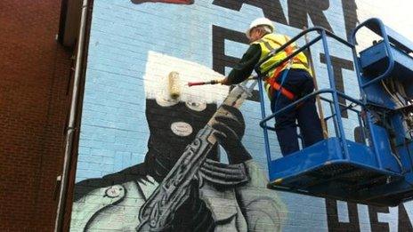 Sandy Row loyalist mural being replaced with William of Orange painting ...