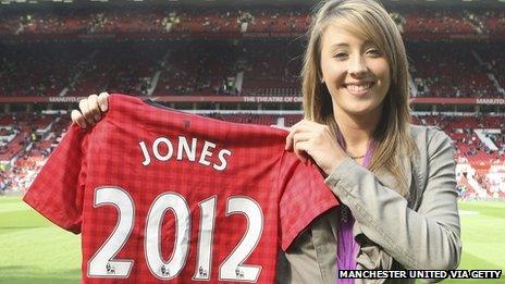 Manchester United shirt for Olympic champion Jade Jones - BBC News