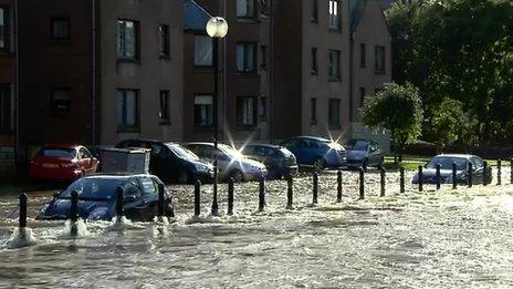 Peebles homes safe as flooding subsides - BBC News