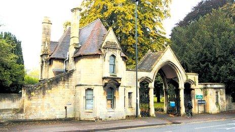 Bath cemetery Victorian house to be sold at auction - BBC News