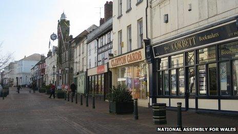 Holywell town hall revamp and High Street trade 'boost' hope - BBC News