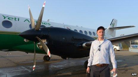 Douglas-Hamilton's grandson retraces first Everest flight - BBC News