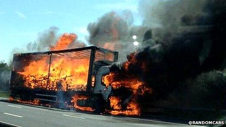 M1 lorry fire causes motorway chaos - BBC News