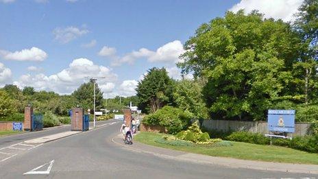 Wokingham parade marks REME regiment's Arborfield departure - BBC News