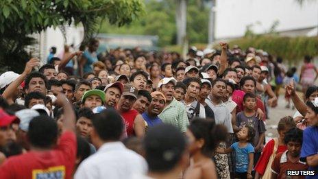 Mexico storms: Hurricane Manuel makes landfall - BBC News