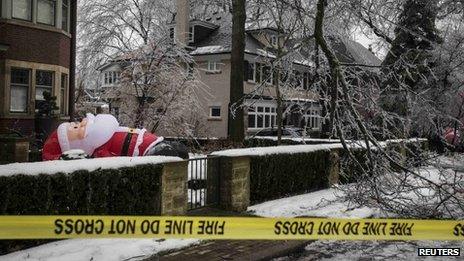 US and Canada storms spell cold, dark Christmas for many - BBC News