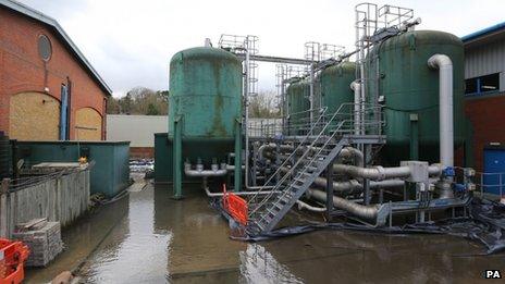 Homes evacuated as Croydon water plant flooding tackled - BBC News