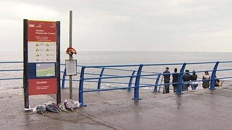 Drowned dog rescuer Alex Hardy unable to swim, mother says - BBC News