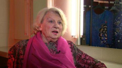 Singer-songwriter Jackie Trent dies, aged 74 - BBC News