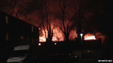 'Major' fire closes Staines town centre - BBC News