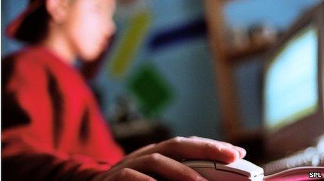 Cyber-blackmail: How to keep safe and deal with it - BBC News