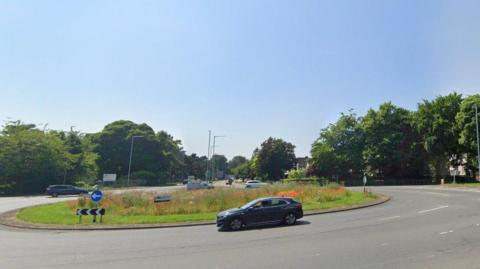 Leeds roundabout improvements to last 12 months - BBC News