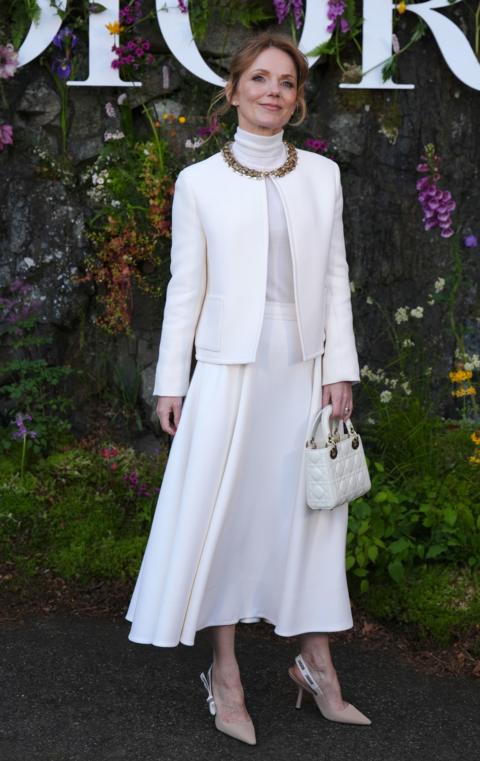 Stars descend on Dior's first Scottish fashion show since 1955 - BBC News