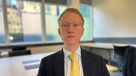 Channel migrants: 'Relentless battle against smuggling gangs' - BBC News