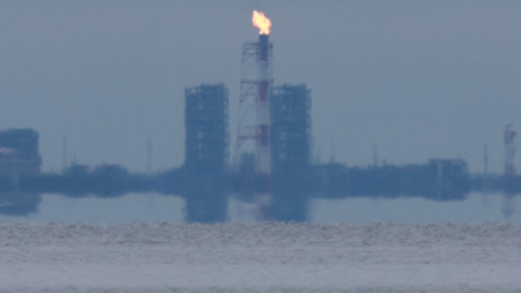 Gas flaring: What is it and why is it a problem? - BBC News