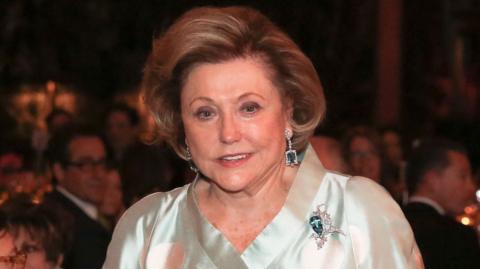 Barbara Taylor Bradford: A Woman of Substance author dies at 91 - BBC News