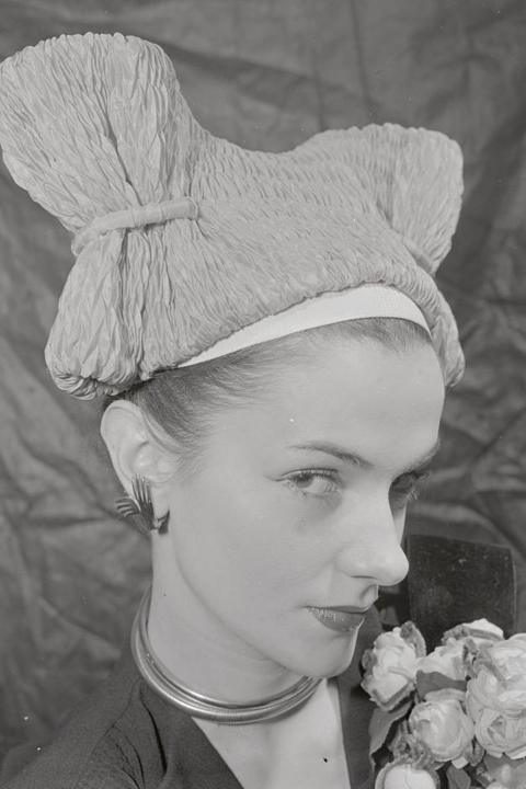 The elegance and eccentricity of Easter bonnets on parade - BBC News