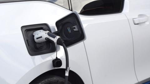 Cars and coal help drive 'strong' CO2 rise in 2018 - BBC News