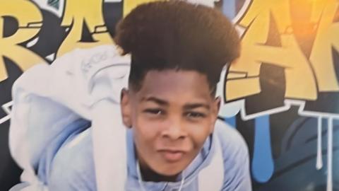 Teenagers plead guilty to murder of boy, 14, on bus in Woolwich - BBC News