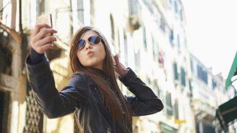 The 'ugly truth' about Body Dysmorphic Disorder - BBC News
