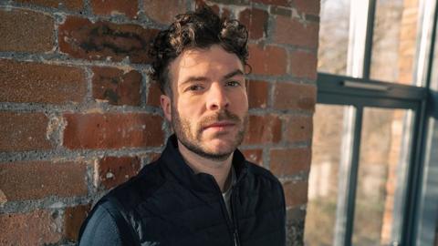 Jordan North: How safe is vaping for my health? - BBC News