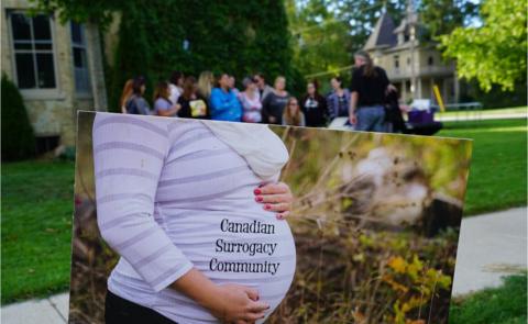 Surrogate mothers: 'I gave birth but it’s not my baby' - BBC News