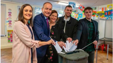 Irish election: first-ever Saturday general election vote - BBC News