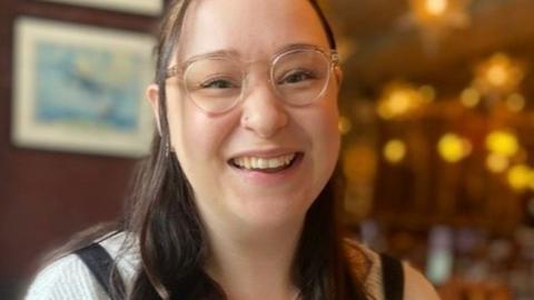 Behind-scenes NHS problems leave new doctors without jobs - BBC News