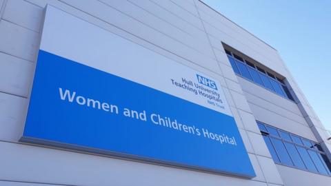 Hospital trust launches Badger Notes maternity app - BBC News