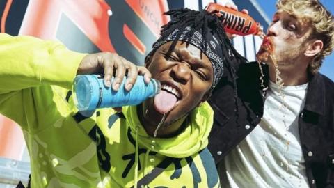 KSI: YouTuber visits mosque after racial slur in Sidemen video - BBC News