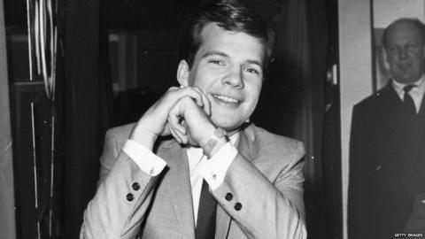 Bobby Vee: 1960s pop singer dies aged 73 - BBC News